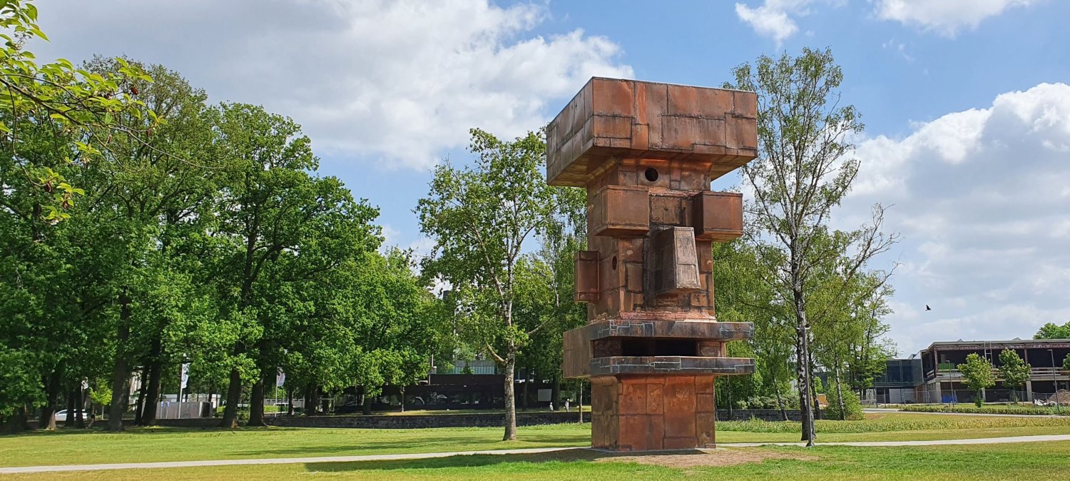 Artwork The Head unveiled at University of Twente campus