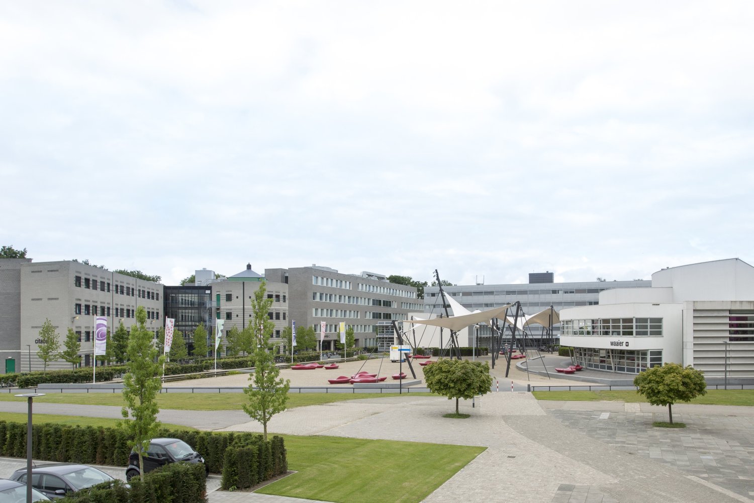 Connection of the O&O square at the entrance of the TechMed Centre