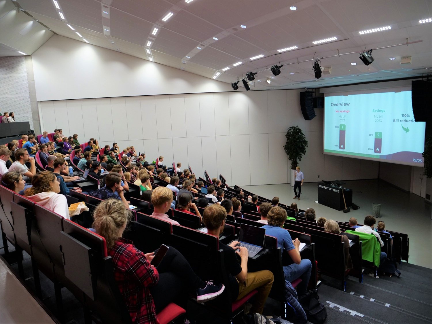 Watch: lunch lecture on energy crisis for students