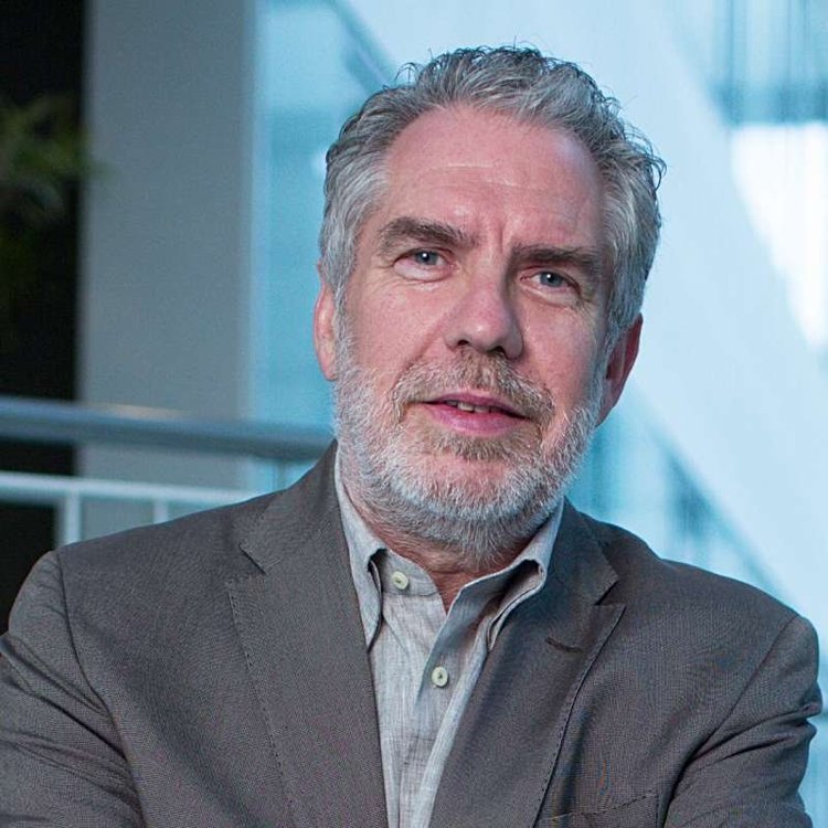 Professor Apers appointed as dean of Faculty EWI