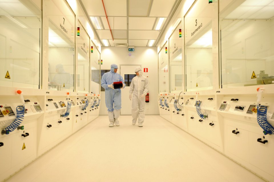 Five years of the NanoLab at the University of Twente in ten figures