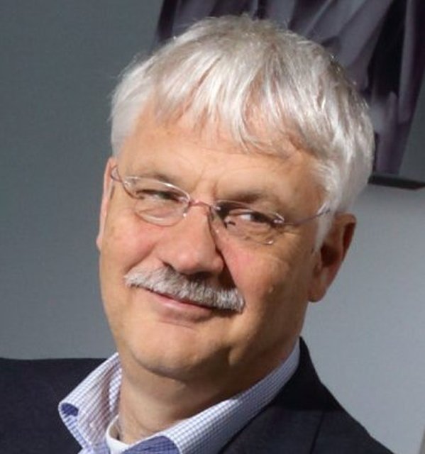 Aiko Pras honoured with the prestigious IFIP/IEEE Salah Aidarous Memorial Award 2016